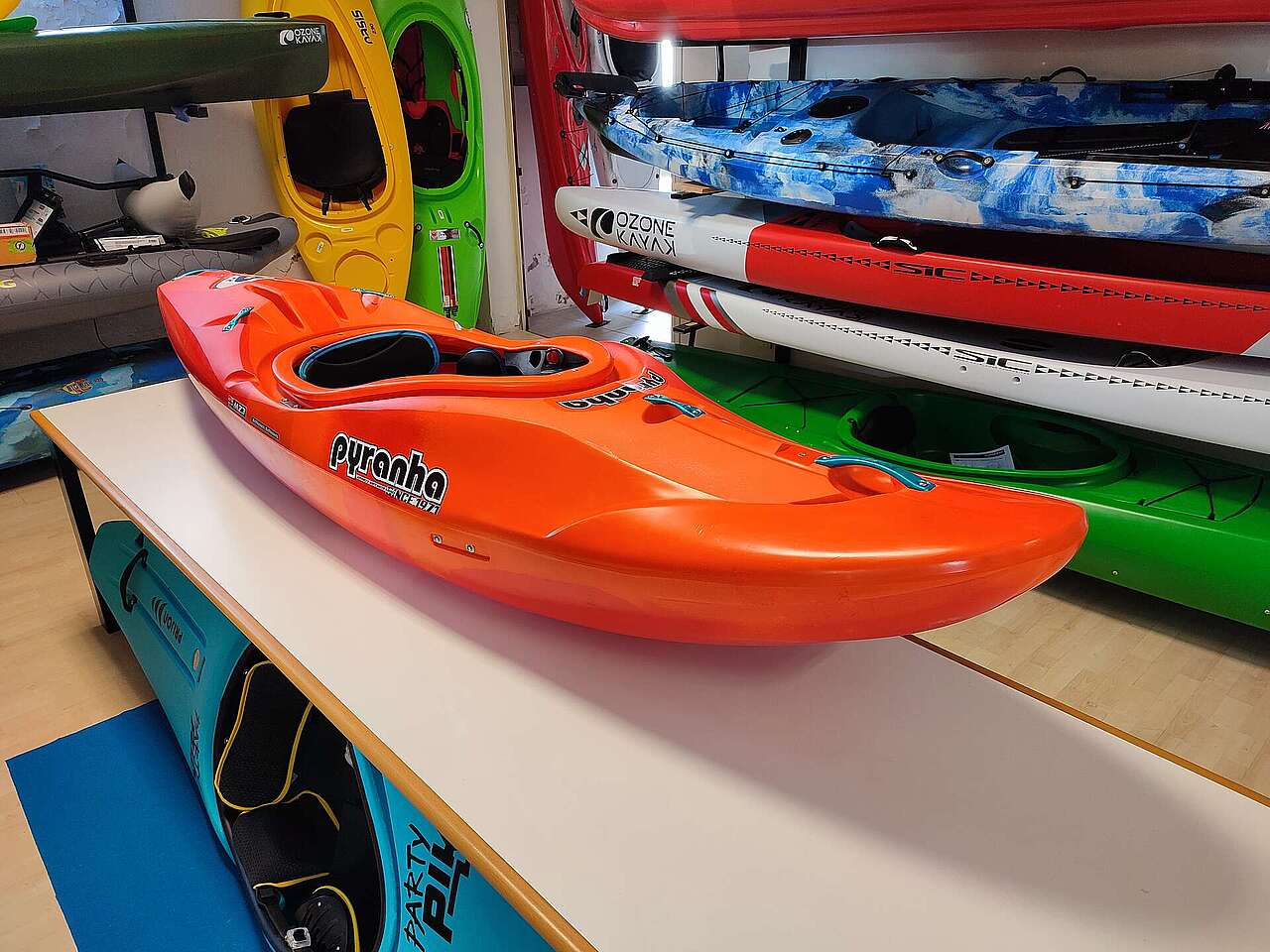 Pyranha 9r II Medium kayak nuovo ex fiera | Usati